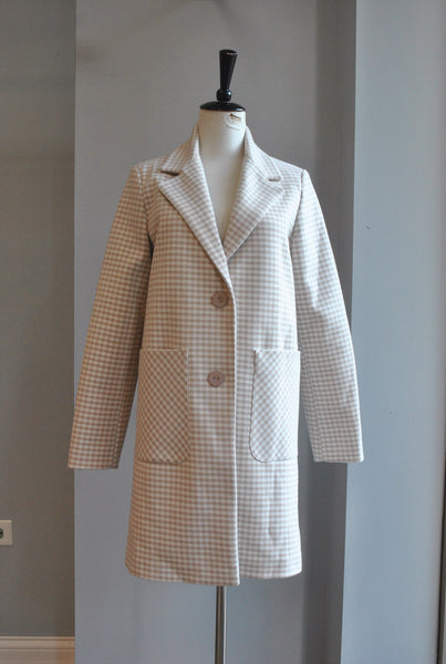 BEIGE AND WHITE SIMPLE COAT – Le Obsession Boutique